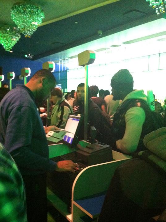 Xbox One launch day: all the photos, stats and reports as they come | VG247