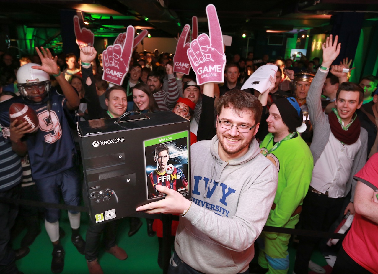 Xbox One launch day: all the photos, stats and reports as they come | VG247